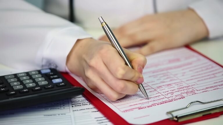 Private vs. Public Health Insurance - Which Covers More Americans ...