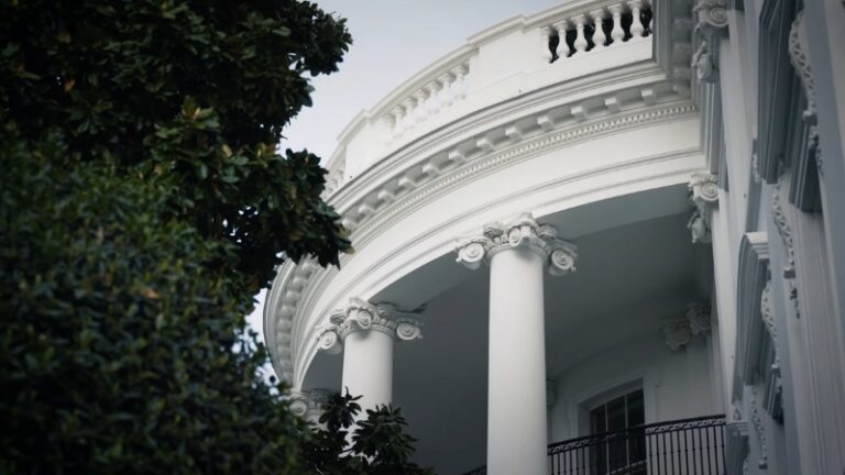 Number of Federal Employees of US in 2025 - How Many People Work for ...